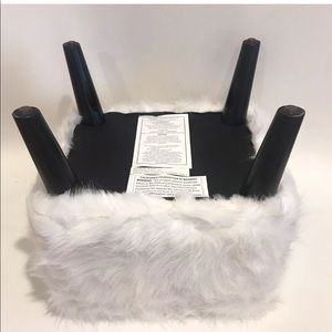 Tainoki Fine Furniture | Other | New Tainoki White Faux Fur Storage ...